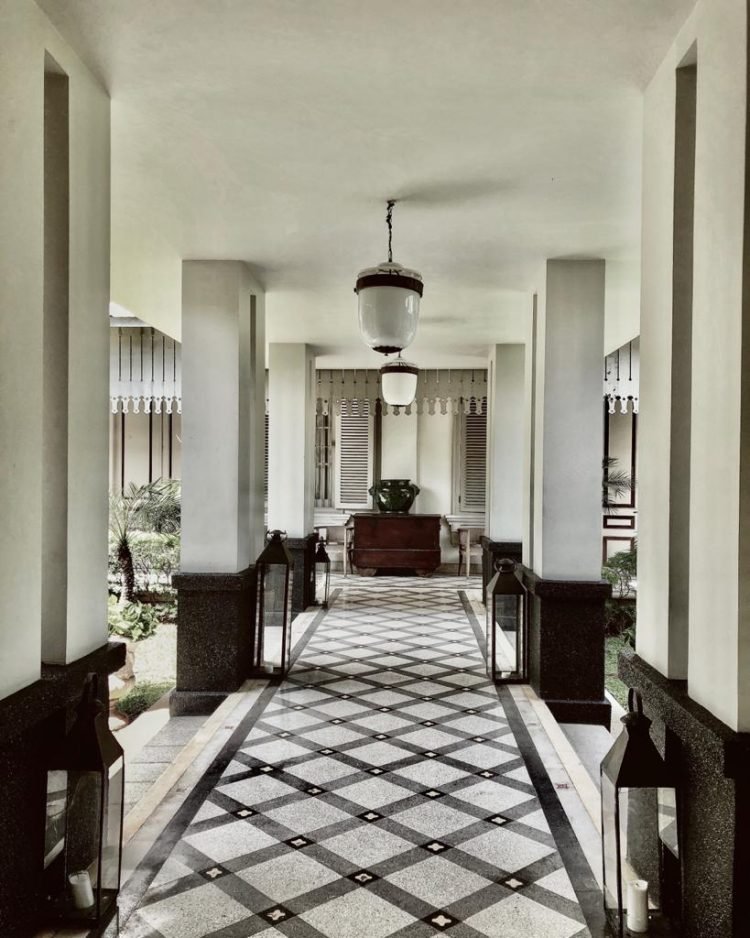 The Timeless Guru of Ethnic Colonial Style - asrinesia